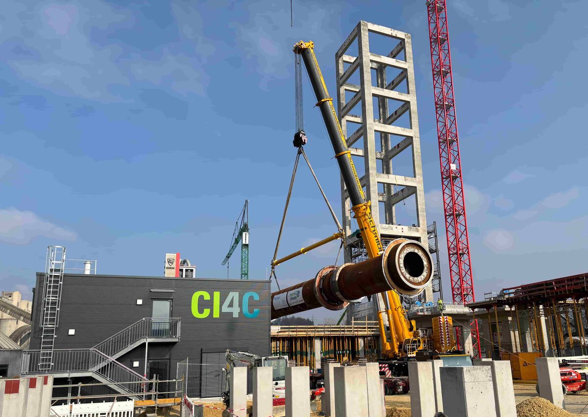 Lifting of a 115-ton rotary kiln shell | Schmidbauer